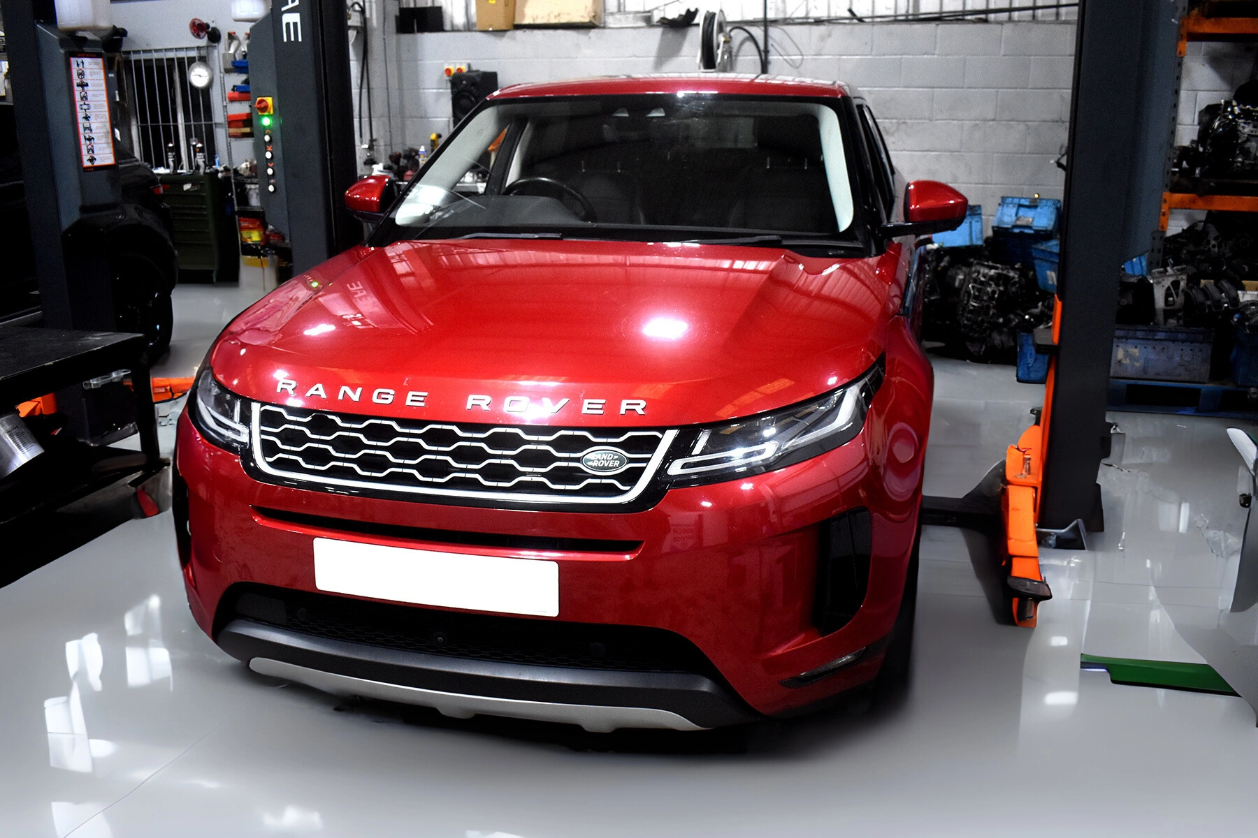 We can replace timing chains on Land Rover Ingenium engines